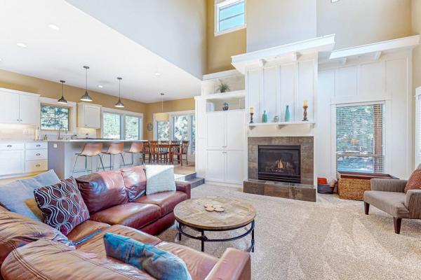 Beautiful Home With Deck Shared Pool And Hot Tub - Near The Slopes - Bend, OR