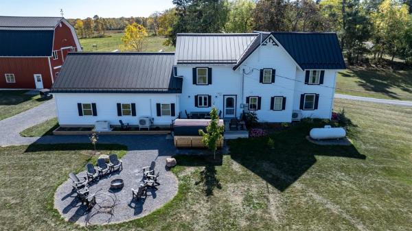 Wine Trail Game Room Fire Pit Saunahot Tub - Finger Lakes, NY