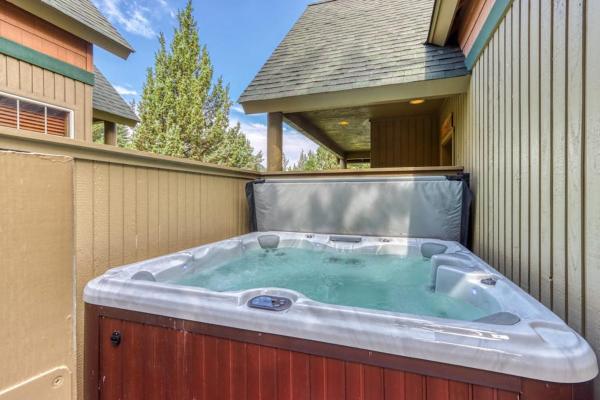 Lovely Home With Fireplace Deck Grill Shared Pool Tennis And Hot Tubs - Oregon