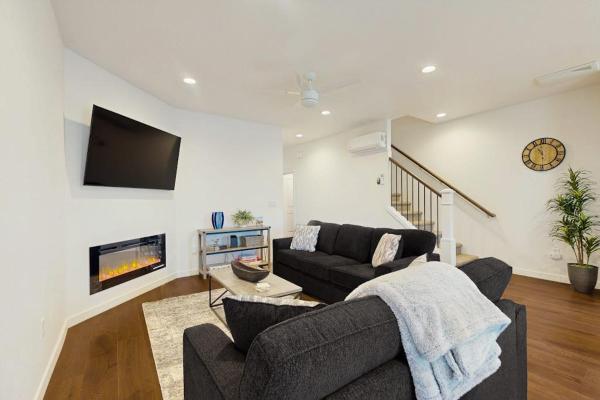 Beautiful Spacious Townhome Close To Downtown & Uo With Wifi Ac Fireplace - Springfield, OR