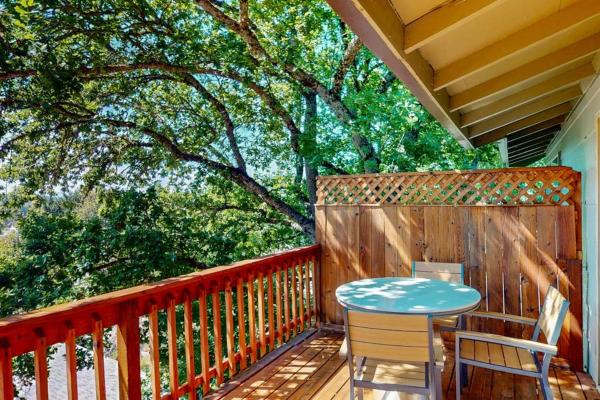 Full Duplex With Patio-deck Mountain Views Washer&dryer Dogs Allowed - Eugene, OR