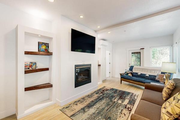 Sunny Apartments With Fireplace Partial Ocean Views Washer&dryer Grill & Ac - Gold Beach, OR