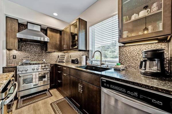 Beautiful Apartments With Fireplace Partial Ocean Views Washer&dryer Grill - Gold Beach, OR
