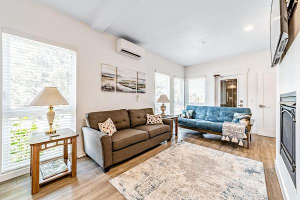 Beautiful Apartments With Fireplace Partial Ocean Views Washer&dryer Grill - Gold Beach, OR