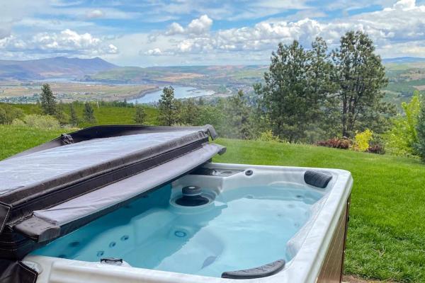 Dog-friendly Hilltop Estate With Fireplace & Incredible Columbia River View - The Dalles, OR