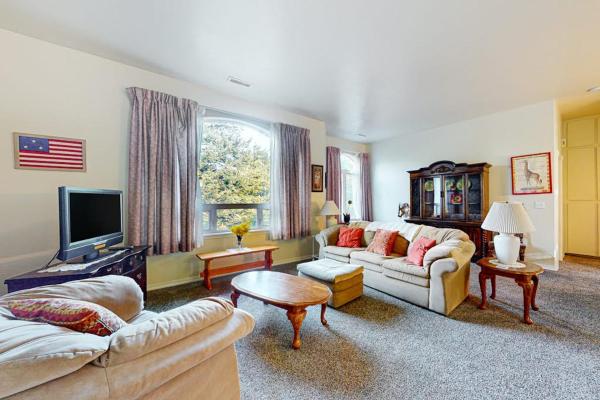 Upstairs Apartment With River Views Free Wifi Ac & Beach Nearby - Florence, OR