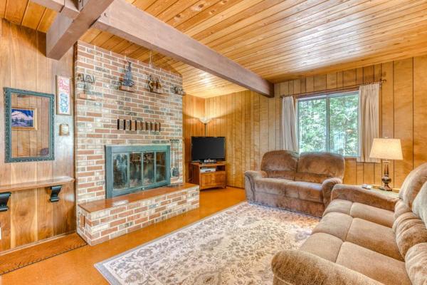 Two-story Cabin With Wood Fireplace Deck Gas Grill & Washer Dryer - Government Camp, OR