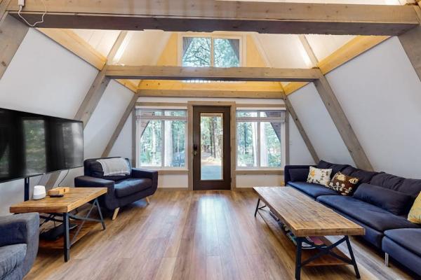 Dog-friendly A-frame Near The River With Game Room Firepit Wood Stove & Grill - Sandy, OR