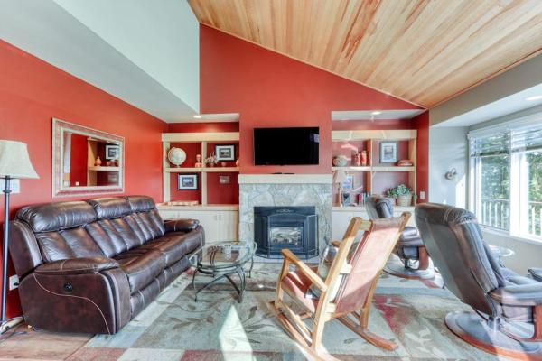 Refined Golf Course Resort Home On The Fairway With A Private Hot Tub - Redmond, OR