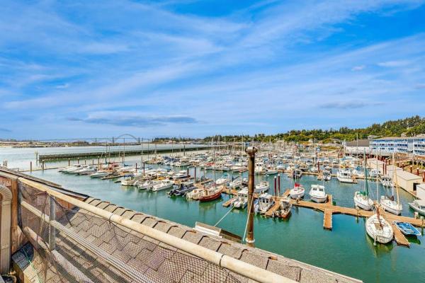 Family-friendly Waterfront Studio With High-speed Wifi Marina View & Kitchenette - Newport, OR