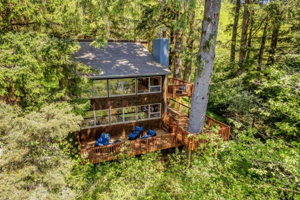 Classic Woodland Home With Gorgeous Setting Great Deck - 2 Dogs Ok - Manzanita, OR