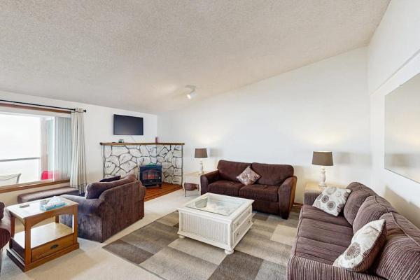 Sweeping Oceanfront Views Await Tranquil Condo With Balcony Beach Access W&d - Brookings, OR