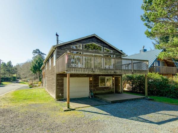 2-story Dog-friendly Home With Beach Access Ping-pong Table & Grill - Manzanita, OR