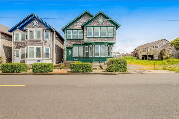 Side-by-side Ocean-view Homes With Hot Tubs & Fireplaces - 1 Block To Beach - Newport, OR