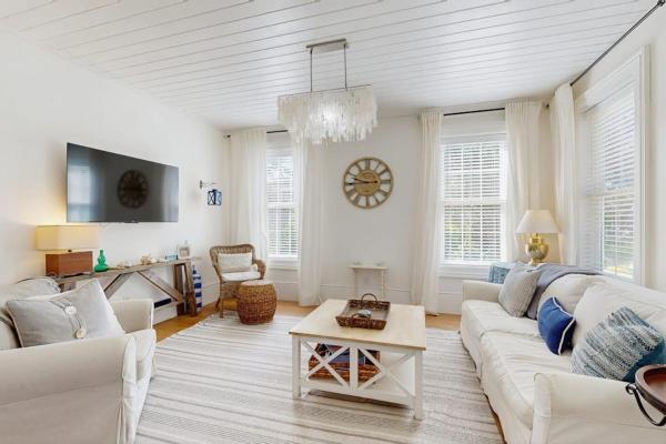 Stunning Lighthouse Replica Home With Ocean Views - Steps From The Beach - Newport, OR