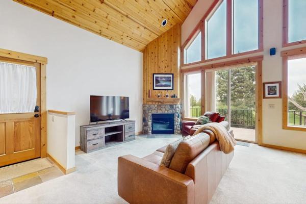 Inviting Chalet With Grill Patio & Access To Pools Hot Tub Golf Tennis & Gym - Oregon