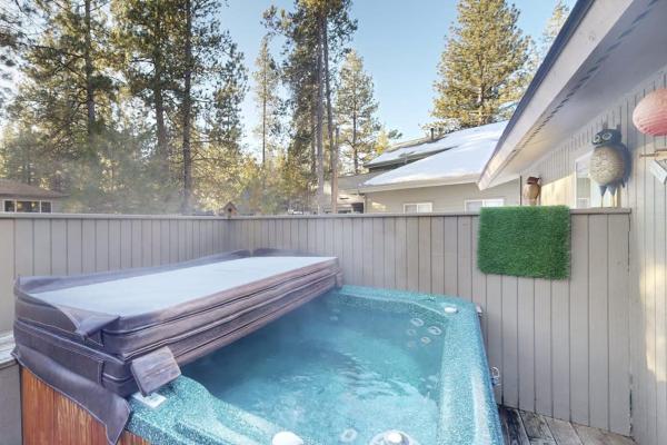 Serene Home With Deck Private Hot Tub Shared Pool - Plus 8 Sharc Passes - Sunriver, OR