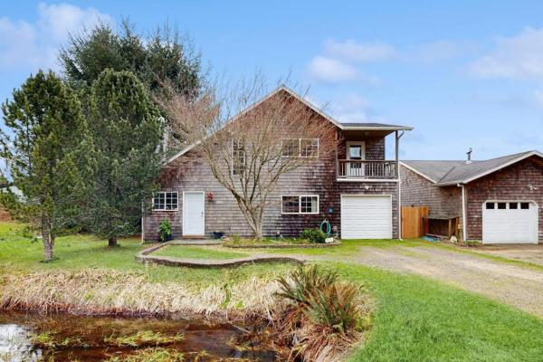 Dog-friendly Peaceful Sanctuary With Private Hot Tub Foosball Fireplace W&d - Cove Beach, OR
