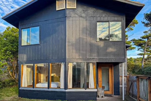 Florence Oceanfront Escape Where Cozy Meets Coastal Charm - Florence, OR