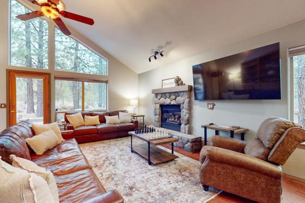 Gorgeous Home With Private Hot Tub Sharc Passes Bikes Wifi Streaming - Sunriver, OR