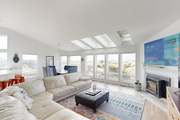 Waterfront Home Withprivate Hot Tub Ping-pong Free Wifi & Washer&dryer - Waldport, OR
