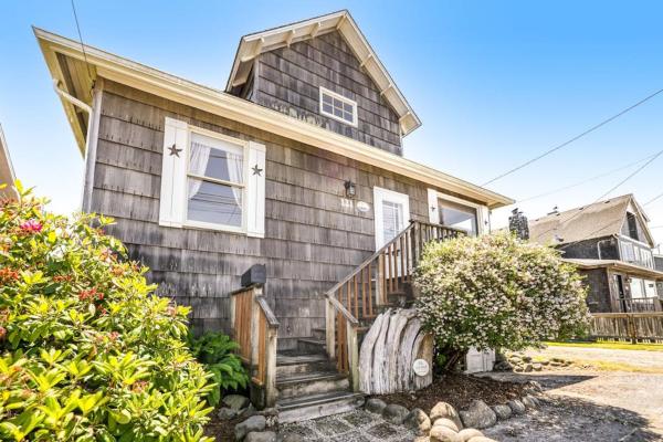 Family-friendly House Near The Beach With Private Gas Grill And Enclosed Yard - Seaside, OR