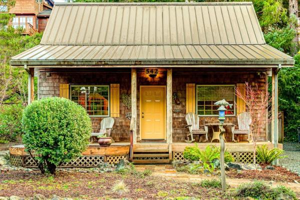 2-story Dog-friendly 1 Block From The Beach With Deck Patio Gas Fireplace W&d - Manzanita, OR