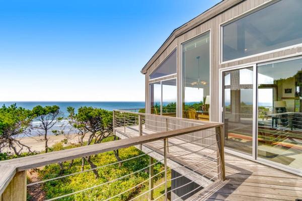 Spacious Oceanfront Home With Free Wifi And Wrap-around Deck - Newport, OR