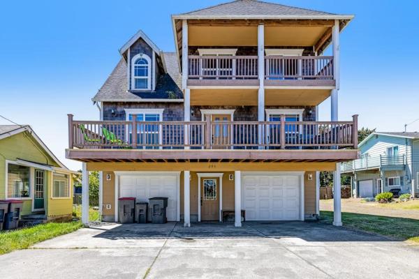 Dog-friendly House Near The Beach With Spectacular Views And Pool Table - Cannon Beach, OR
