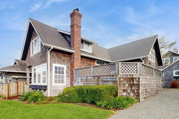 Charming Cottage 1 Block From The Prom & Beach With Private Deck & Ping-pong - Seaside, OR