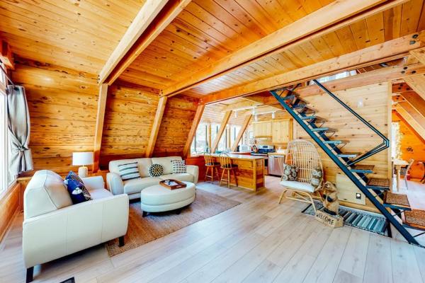 Dog-friendly A-frame Cabin With 2 Decks & Fireplace - Walk To The Beach - Tahoe City, CA