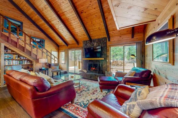 Loft Home With Private Hot Tub Deck Grill Fireplace & 10 Sharc Passes - Sunriver, OR