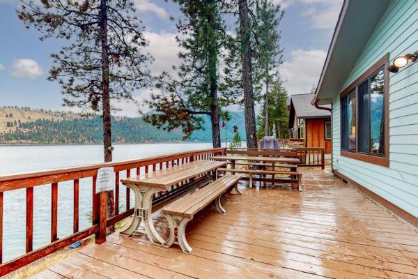 Classic Lakefront Home With Private Hot Tub Fireplace & Washer&dryer - Wallowa Lake, OR