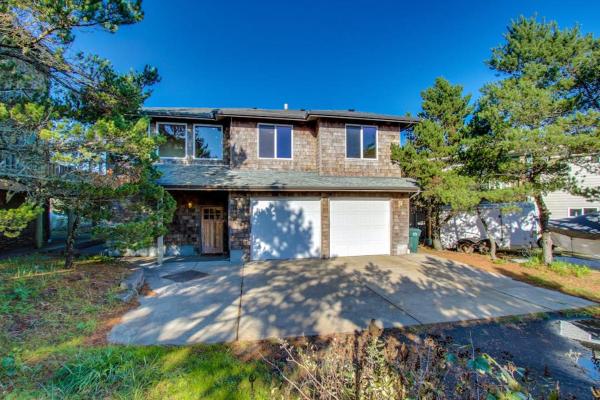 Walk To Oregon Coast Aquarium From This Modern Dog-friendly Oceanview Home - Newport, OR