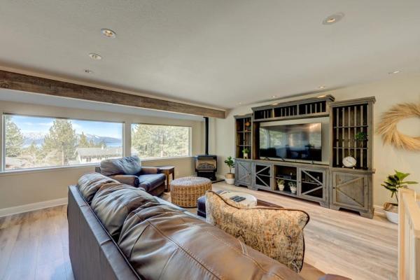 Lake-view Home Near Casinos Golf Slopes With Hot Tub & 2-car Garage Sleeps 8 - South Lake Tahoe, CA