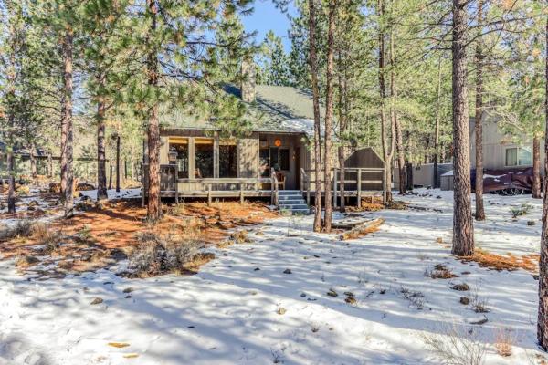 Perfectly Located Home With Decks Bikes & Sharc Pass To Pools Hot Tub & Tennis - Sunriver, OR