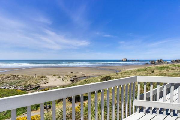 Dog-friendly Oceanfront Home With Beach Access And Large Deck-ev Charger - Bandon, OR