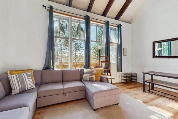 Cozy And Convenient Condo With Fireplace Deck W&d Close To Town Lake Trails - Tahoe City, CA