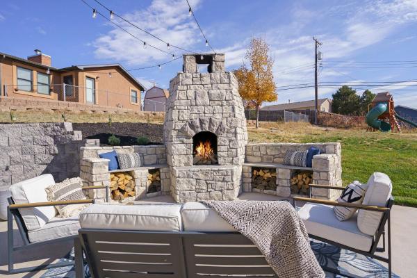 Hot Tub, Sauna, Outdoor Firepit, Pool Table, 6-bed - Colorado Springs, CO