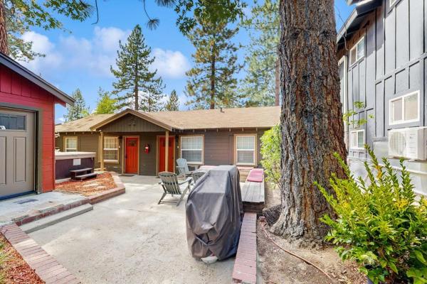 Renovated Modern Retreat With Hot Tub - Walk To Lakeside Beach & Gondola - South Lake Tahoe, CA