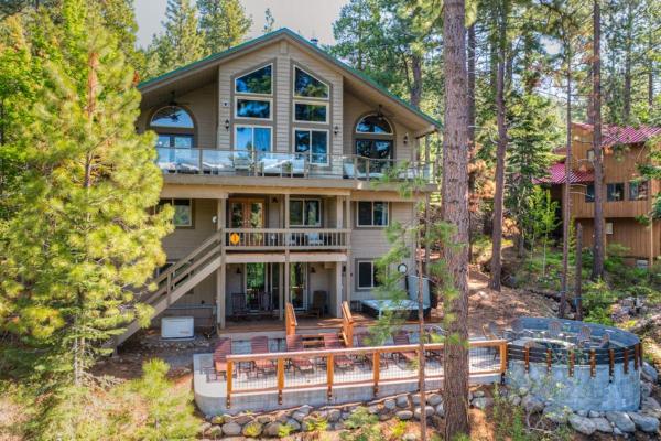 Donner Lake Mountain-view Delight - Multi-level Deck & Private Hot Tub Views - Truckee, CA