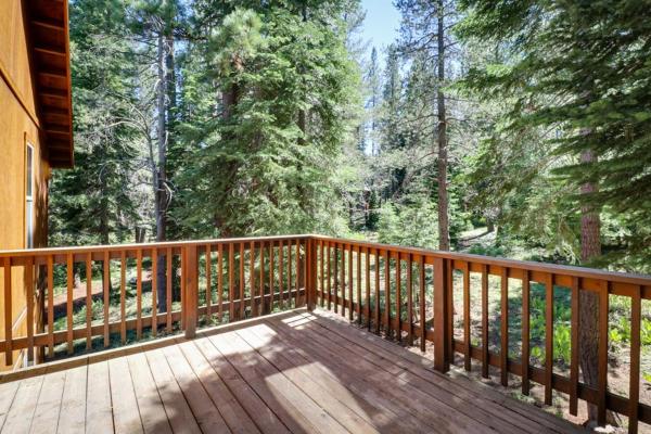 Spacious Home Near Resorts With Private Hot Tub Shared Pool & New Furnishings - Truckee, CA