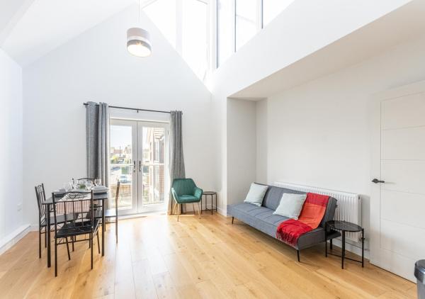 Penthouse Apartment In The Centre Of Rayleigh - Pass The Keys - Southend-on-Sea