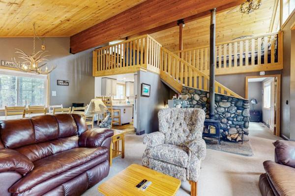 Lodge-inspired Home Near 5-star Tahoe Donner Facilities & Ski Resorts - Truckee, CA