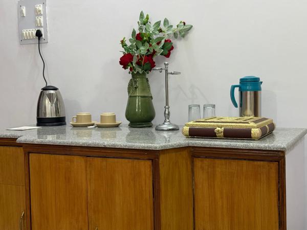 Sanjeev & Jyotsnas Guest House - Lucknow