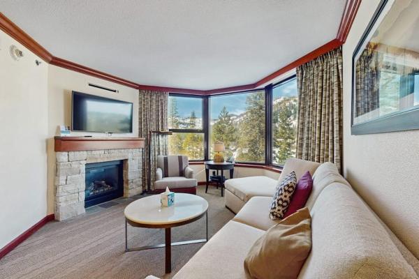 Ski-in Ski-out Squaw Creek Retreat - 2 Adjacent Suites - Pools & Hot Tubs - Tahoe City, CA