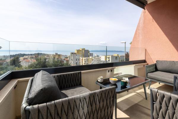 Apartment Sea Breeze With Private Balcony & Garage - Tučepi