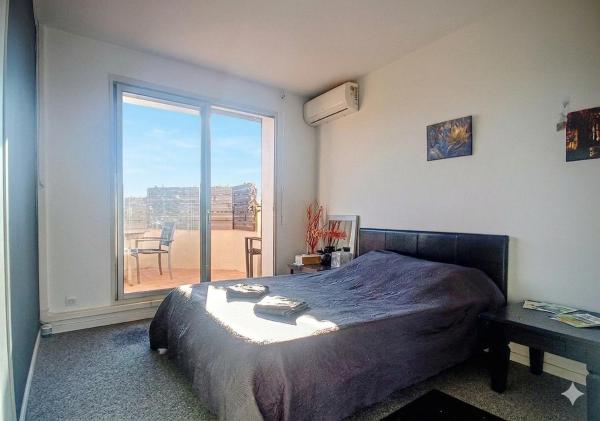 Chambre Sur Toit Terrasse Climatisation Wi-fi Télé Connectée Netflix Chez L'habitant - Le Muy