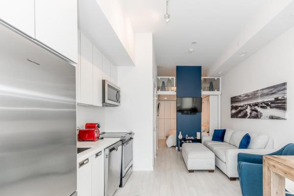 Lake Simcoe Stays - Friday Harbour's Official Rental Program - Beech Suite - 조지나