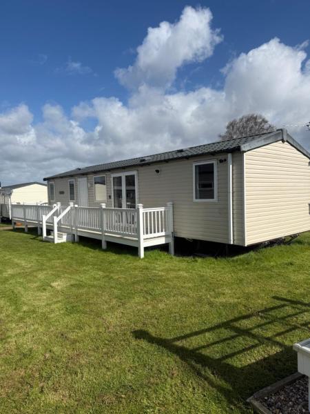 Gorgeous Serenity 2 And Lovely Serenity 1 Are 3 Bedroom 2 Bathroom Caravans - Beccles